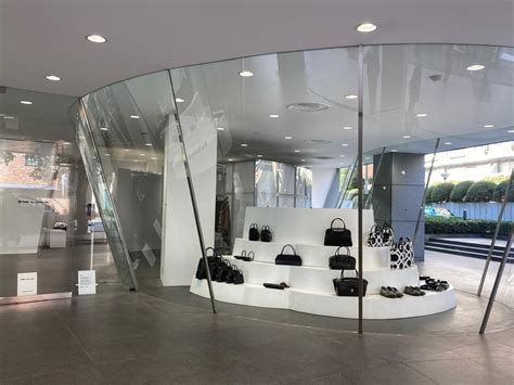 Comme Des Garcons （コムデギャルソン） 青山店 原宿・表参道・青山 はらお