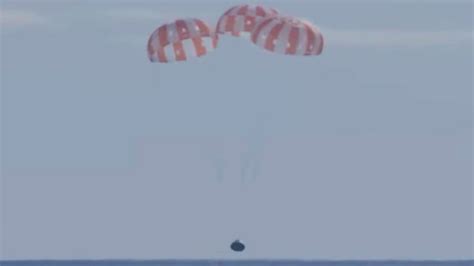 Nasas Orion Capsule Blazes Home From Test Flight To Moon