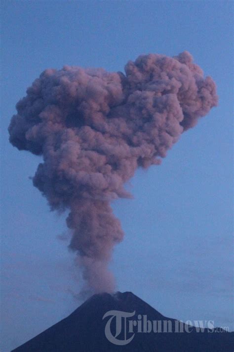 Gunung Merapi Kembali Erupsi Foto 1 1833435