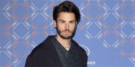 Baptiste Giabiconi Papa Il Célèbre Les Deux Mois De Son Bébé Avec Une