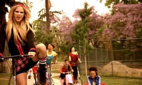 Music Video Girlfriend Remix Avril Lavigne Image 1559590 Fanpop
