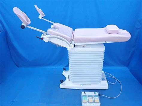産婦人科機器 タカラベルモント 婦人科検診台 Dg 315 中古医療機器 エム･キャスト タカラ タカラベル