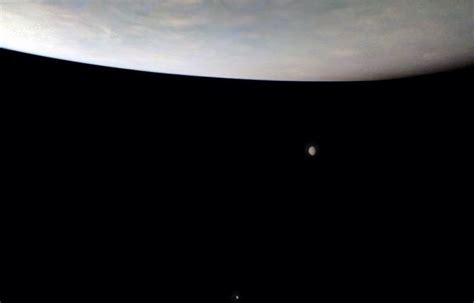 Juno Spacecraft Snaps Gorgeous Photo Of Jupiters Atmosphere 2 Big