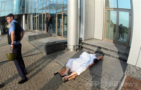 ウクライナ東部の空港で激しい戦闘、地元市長「民間人に死傷者」 写真25枚 国際ニュース：afpbb News