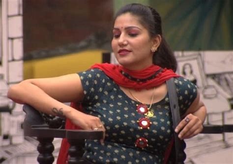 Bigg Boss 11 सपना चौधरी को मिस कर रहे हैं तो उनके ये 5 गजब के लुक देख