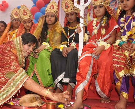 Navratri 2022 नवरात्रि में कन्या पूजन में हलवा पूड़ी के अलावा इन चीजों