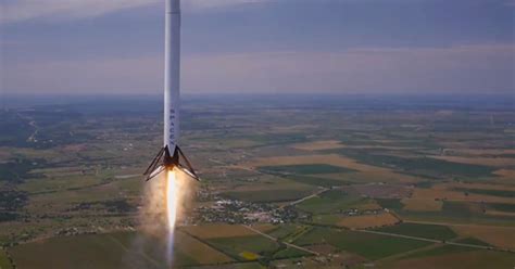 Watch Spacexs Reusable Rocket Hover At 3 280 Feet Before Gently
