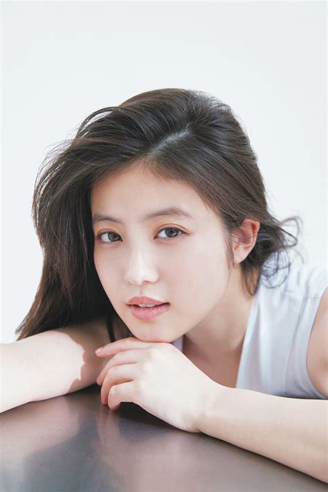 今田美桜、自然体の美しさ「friday」で艶めく撮り下ろしグラビア モデルプレス