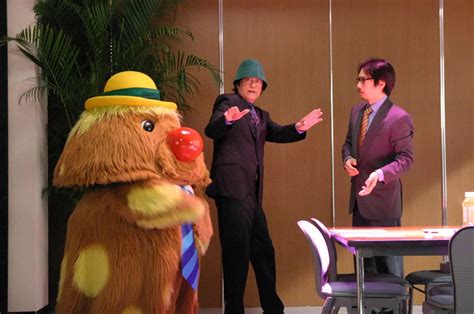 07年、nhk「サラリーマンneo」で、「できるかな」のゴン太くんと17年ぶりに共演した際のノッポ（高見のっぽ）さん（右は生瀬勝久