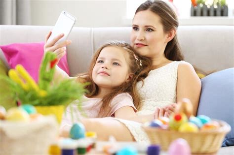 Premium Photo Mother And Daughter Making Selfie Indoors