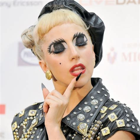 レディー・ガガ ★ マンガの目がインパクト強めな個性派パンクコーデ Celebrity Style Watcher ★ セレブリティー