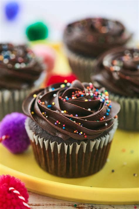 Incredible Chocolate Cupcakes With Chocolate Fudge Frosting Varshas