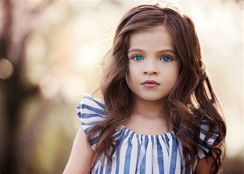 Pin By Madison Logan On ℳỿ Ɓoꜻℛȡ Brown Hair Blue Eyes Brunette Blue