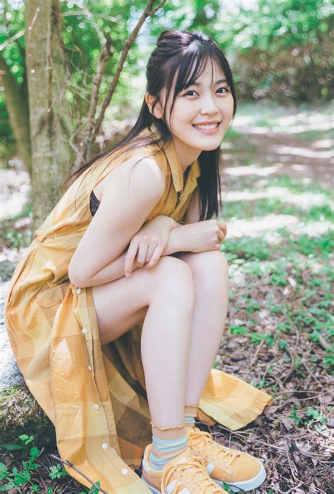 圧倒的な透明感！ 乃木坂46の5期生・川崎桜が飾る『b L T 8月号』表紙画像が解禁 画像一覧（7 13） The First Times
