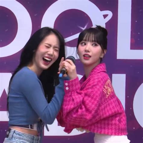 🐑 On Twitter 뽀뽀 나오자마자 소리 지르더니 막상 하려니까 더 난리난거 개웃기다ㅋㅋㅋㅋㅋㅋㅋㅋ 이와중에 뽀뽀할때