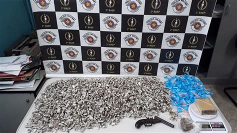 Policia Militar Realiza Operação E Apreende Armas E Drogas Em São