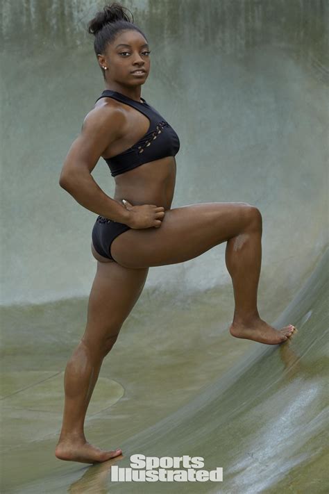 Simone Biles Nue Dans Sports Illustrated Swimsuit 2017
