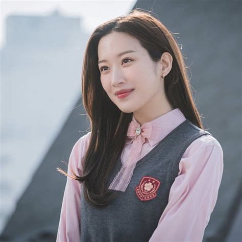 韓國女神文佳煐｜從模特兒到韓劇女主角，出演《女神降臨》爆紅，靠這招養成女神水光美肌