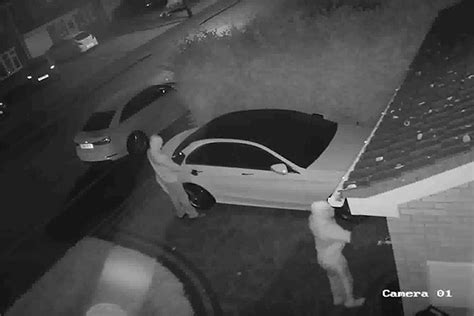 Watch Thieves Hack And Steal A Keyless Entry Mercedes In Less Than A