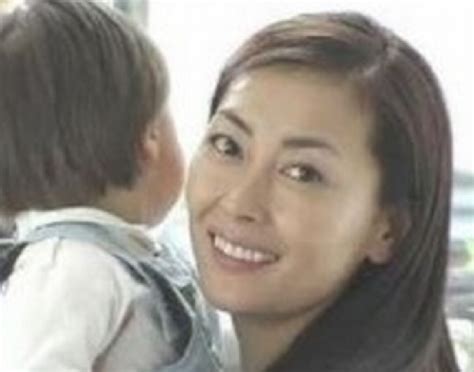 中山美穂と元旦那辻仁成の離婚理由がやばい 不倫で子供を捨てた