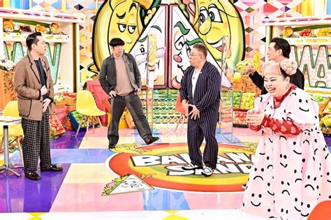 「バナナサンドsp」に出演するバナナマン、サンドウィッチマンとゲストの渡辺直美（右端）。 C Tbs 「バナナサンド」ゴールデン進出sp