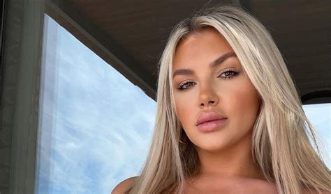 Holly Moore Bio Age Height Wiki Models Biography