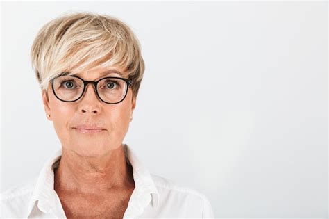 Premium Photo Portrait Closeup Of Caucasian Middle Aged Woman Wearing