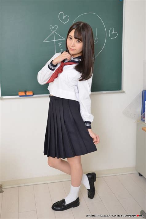 加藤ももかの女子校生制服コスプレ画像