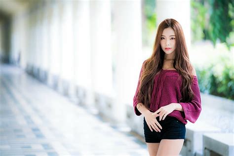여자 아시아 갈색 머리 피사계 심도 소녀 긴 머리 모델 반바지 여자 Hd 배경 화면 Wallpaperbetter