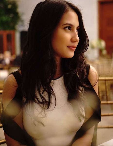 √ Biodata Pevita Pearce Biografi Profil Lengkap Umur Agama Dan Foto