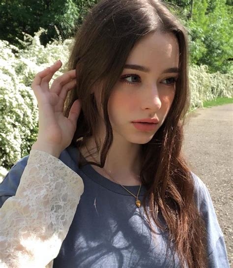 19岁的俄罗斯小仙女 Dasha Taran，拥有着洋娃娃般精致的五官