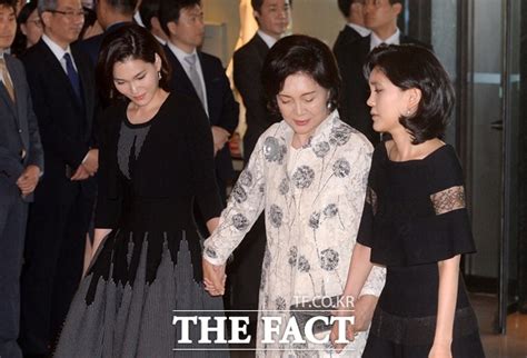 홍라희·이부진·이서현 삼성家 삼성전자 주식만 2조 판다…왜 비즈팩트 기사 The Fact