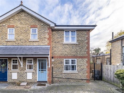 3 Bed End Terrace House To Rent In Trojan Mews Hartfield Road London