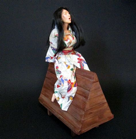 日本の拷問 木馬責め（お試し） 大人の人形遊び