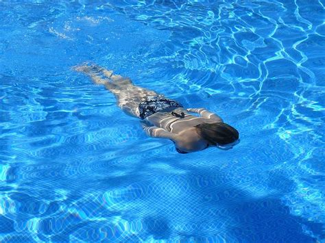 Swim Water Diving Underwater Vacations Woman Girl Dive Swimming