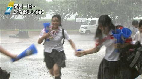 地上波キャプ保管庫。 ニュース ゲリラ豪雨でびしょ濡れになったエロい姿のjkやjd達