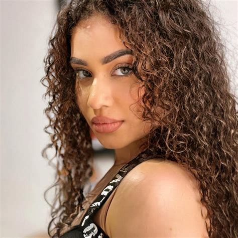 Shehani Kahandawala Biography Ceyloncast