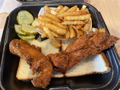 Review Daves Hot Chicken The Oak Leaf