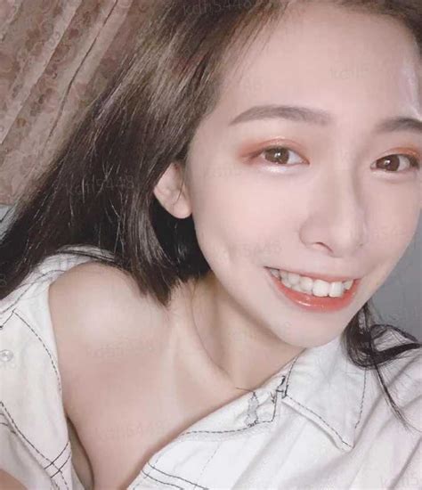 极品反差美女被曝光 普通人眼中的女神却是有钱大佬的 彩虹资源吃瓜网