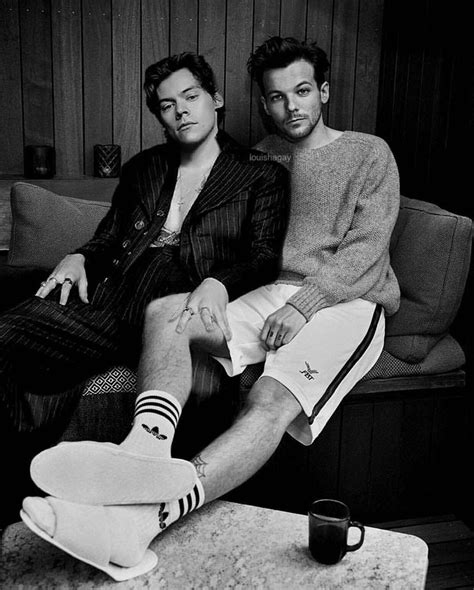 Pin Em Larry Stylinson Louis E Harry Larry Stylinson Fanfic Harry