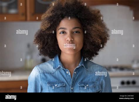 Modelo De Adolescente Afroamericana Fotografías E Imágenes De Alta