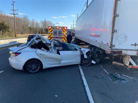 Tesla Model 3 Crashes Into Semi Trailer Driver Survives Roof Being