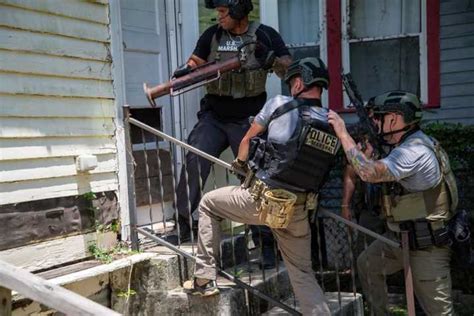 Killers Gangsters Sex Offenders Us Marshals Capture 76 000 Fugitives