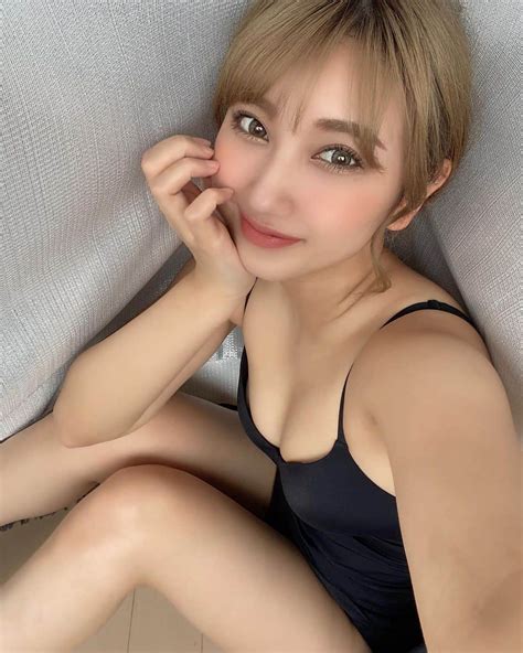Yumikaさんのインスタグラム写真 Yumikainstagram 「懐かしの金髪 • • 💛 半年前でも髪色違うと自分じゃ無い