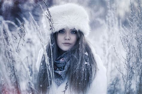 Download Hat Winter Outdoor Blue Eyes Brunette Woman Model Hd Wallpaper