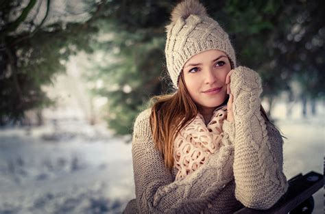 Download Depth Of Field Smile Snow Brown Eyes Hat Brunette Woman Model