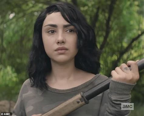 The Walking Dead World Beyond Hope And Iris Bennett Make Explosive