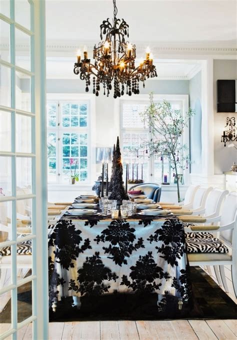 10 stylish black and white christmas décor ideas digsdigs