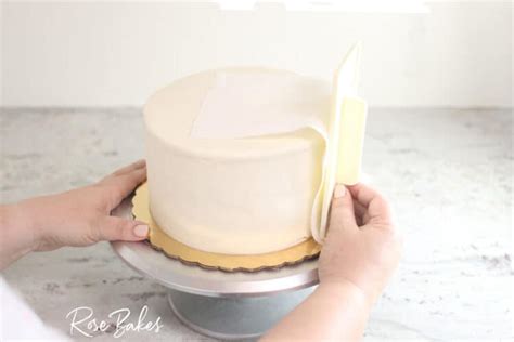 How To Smooth Frost A Cake And How To Get Sharp Buttercream Edges