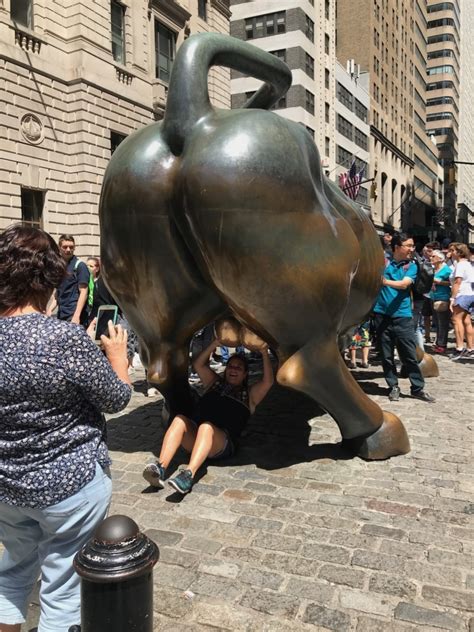 Le Taureau De Wall Street Lemblème Du Quartier Financier De New York